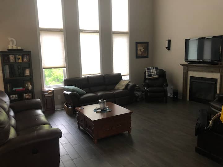 Lovely Spacious 3bed Family Home - Kingston, Canadá