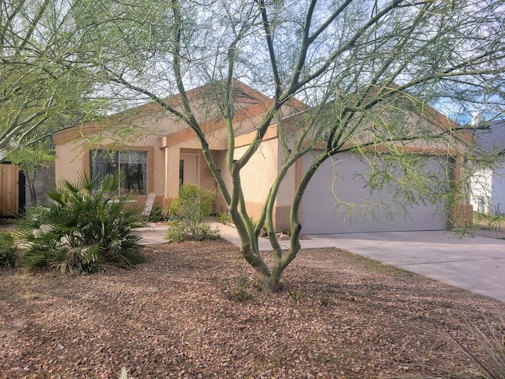 Stylish Mid-town Contemporary Ranch. 2 Bed 2 Bath. - Phoenix, AZ