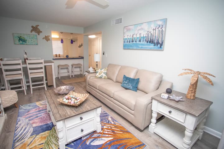 The Lazy Pelican Beach Retreat - New Smyrna Beach, FL
