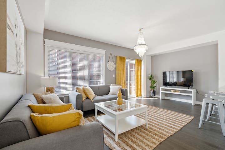 Modern House: Steps From Dining, Shopping & Lakes - Aurora