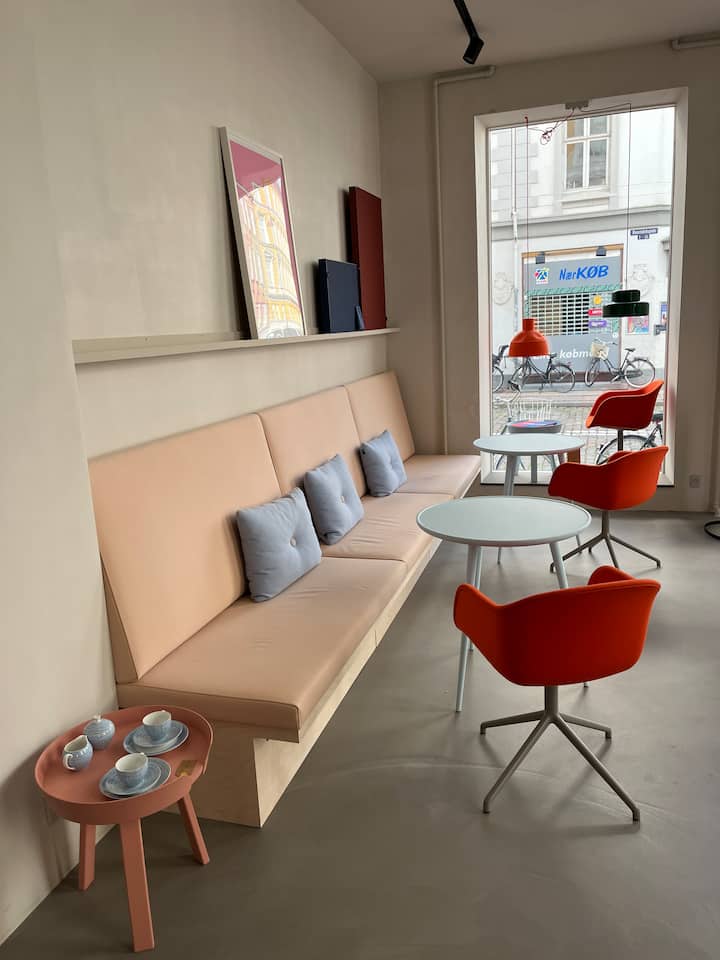 Bo I En Vintagebutik - Copenhaguen