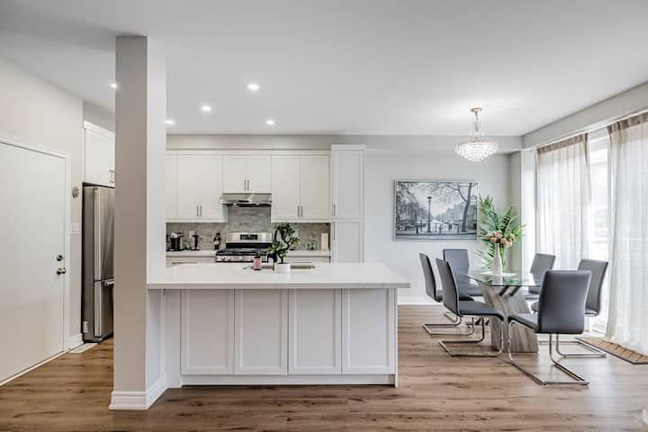 Beautiful Home In Vaughan - Vaughan