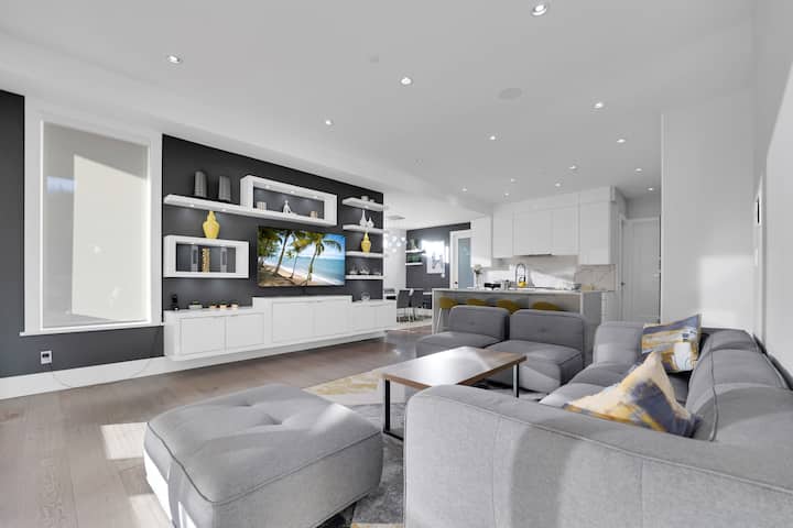 Majestic Views/5br/5 Beds/king Beds/mini Golf - Squamish