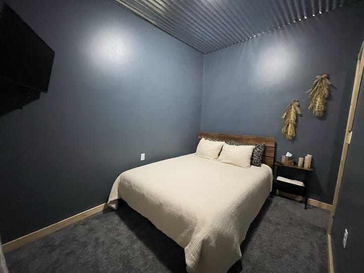 Cozy Corner Apartment - Davenport, IA