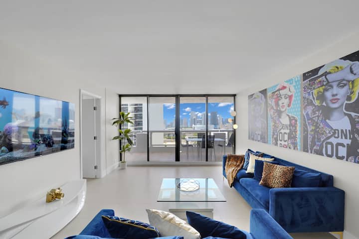 Iconic! Miami Skyline & Water Views - Miami, FL