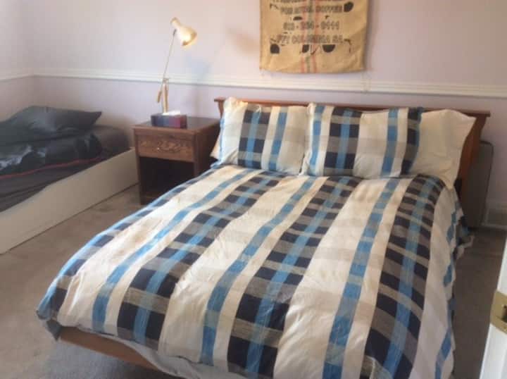 2 Bedrooms In Holiday House. (Tog02307) - ギブソンズ