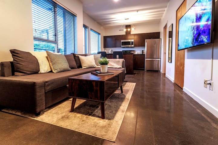 Downtown Private Victoria Condo, Free Parking! - Victoria