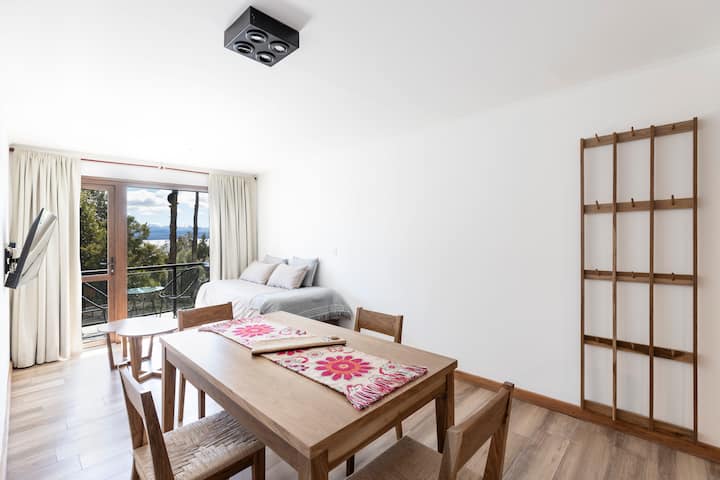 Cálido Departamento Con Hermosa Vista En Bariloche - Bariloche