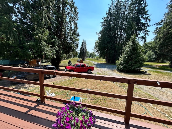 Great Deal Retreat Center Acreage On Water - Powell River