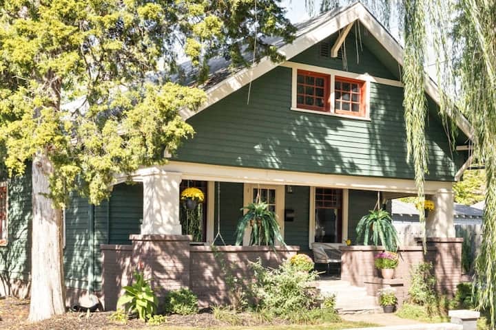 Sobro Bungalow Bliss (Walkable) - Irvington Historic District, IN