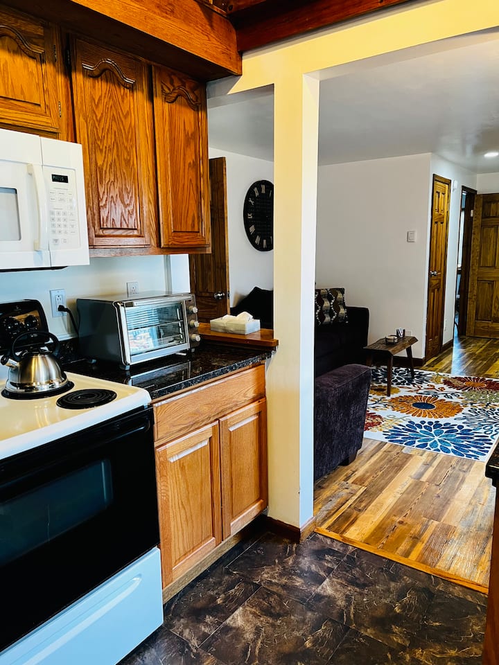 Walk Downtown -1 Block 2 Hospital- 2bd/2b - Saratoga Springs, NY