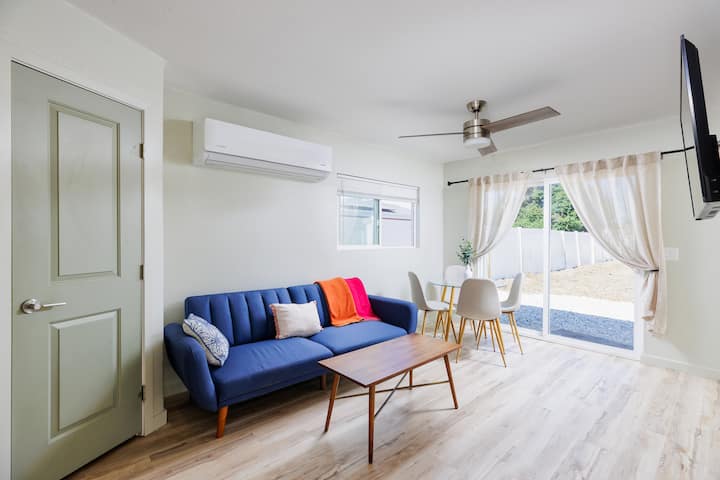 Sunlit Front House | Peaceful & Private Home-away - Fontana