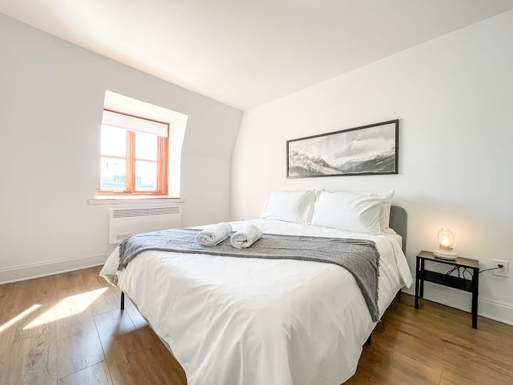 Astounding Room I - Downtown Mtl - Montreal