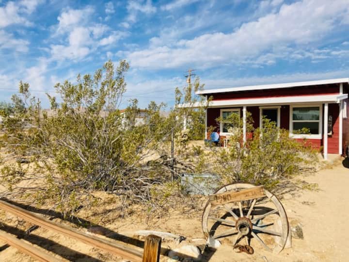 Charming 1950s Homestead Cabin - ジョシュア・ツリー