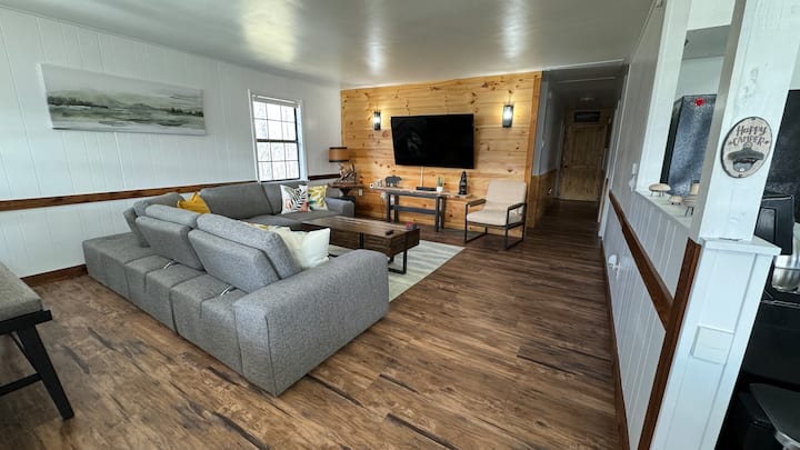 Bear’s Chateau | Amazing Mtn Views • Cozy Cabin - Hiawassee, GA