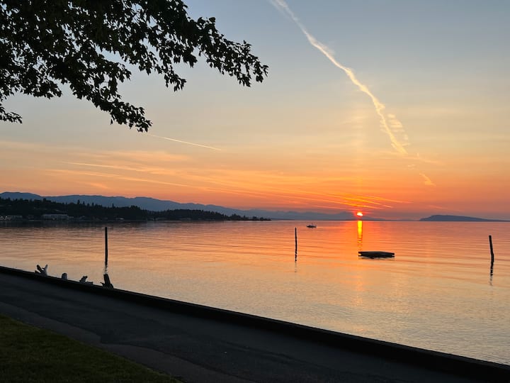 Ocean Front Resort Parksville, 2 Bedrooms Sleeps 6 - Parksville