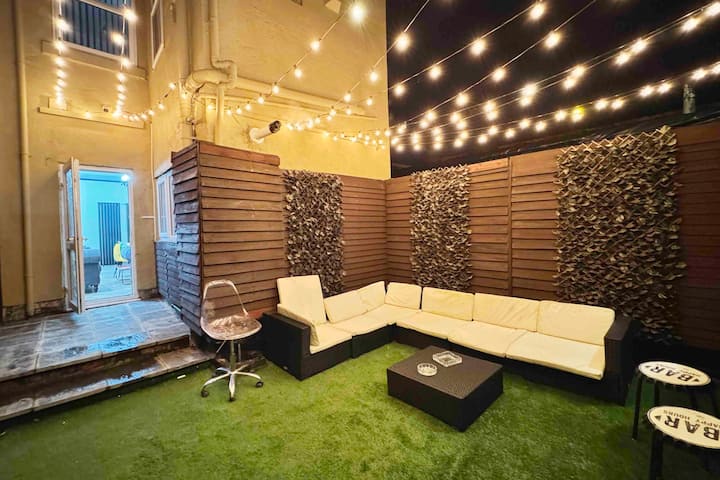 4 Bathrooms | #1 Large Group House | Skylit Garden - イギリス リバプール
