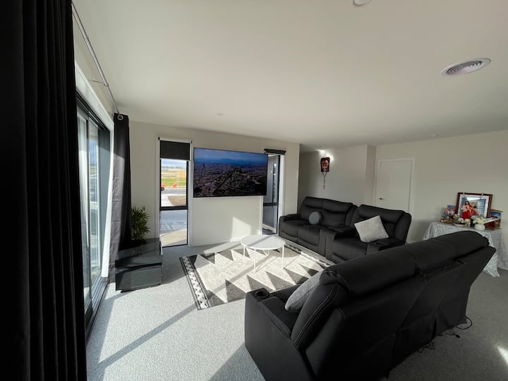 Stay With J & Family, 3 Beautiful Rooms For You. - Taupō