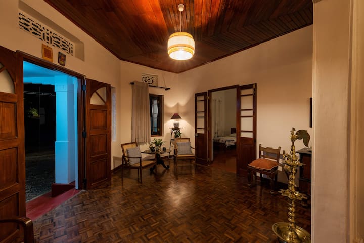 Elegant Villa With Private Garden, Sleeps 12. - Colombo