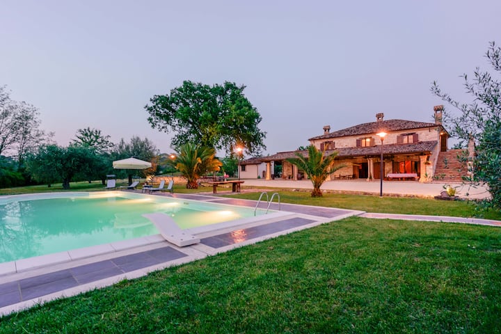 Poolside Villa & Spa Retreat* * * * * - Giulianova