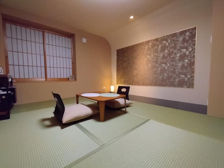 鶴の間(Tsuru No Ma)表示される料金は1部屋2人の価格です。 - 京都市