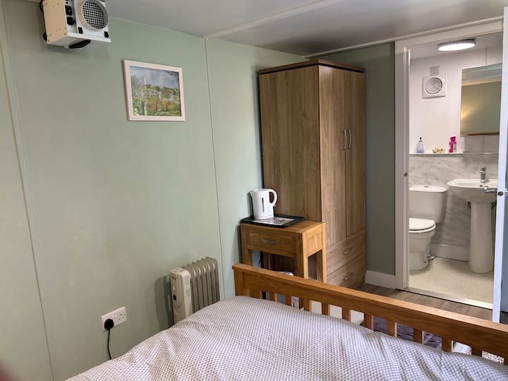 Village Pod, Marlborough Downs - Marlborough