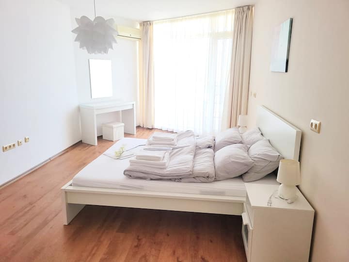 Spacious Apartment With Sea View In Midia Resort - Pomorie