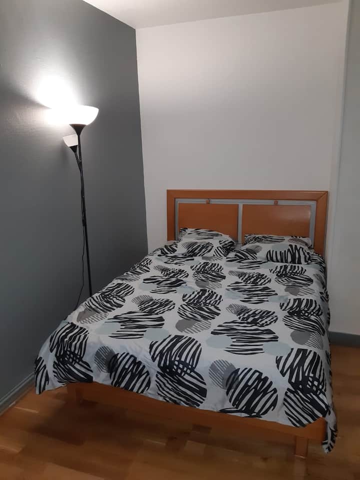 Chambre - Private Bedroom - Dreux
