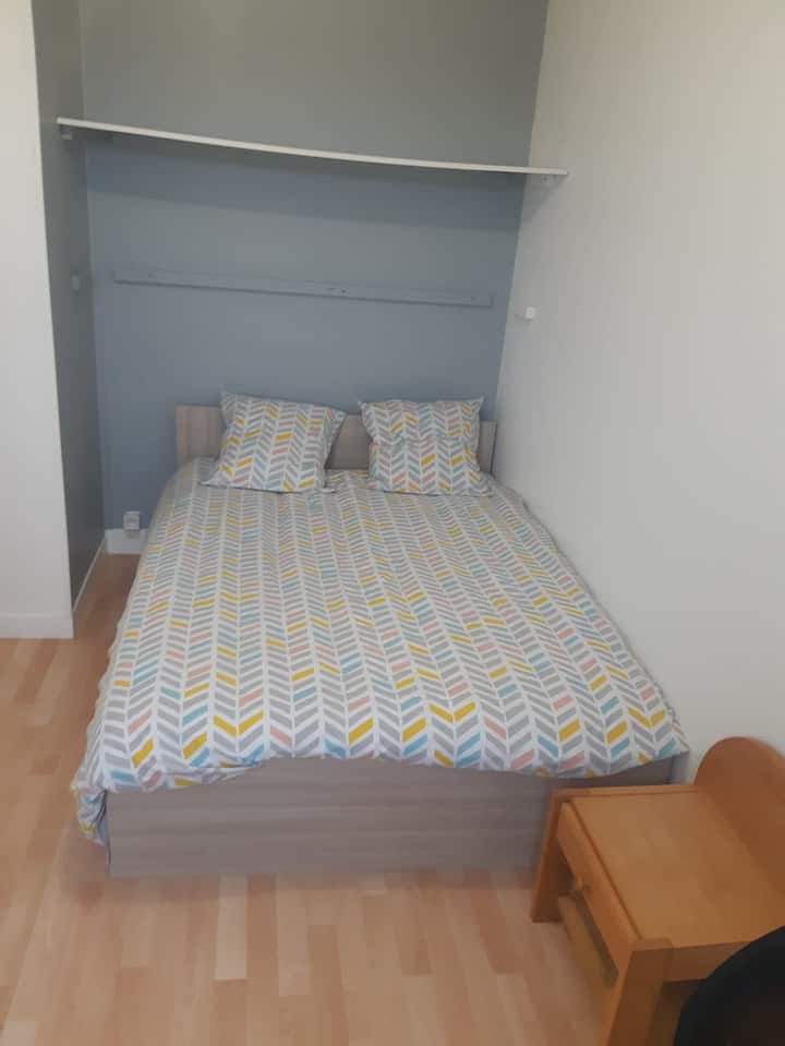 Nice Bedroom, Quiet Place - Dreux