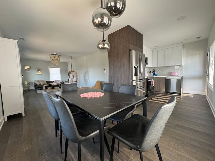 Apartment In Historic Downtown Saint Charles - West Chicago, IL