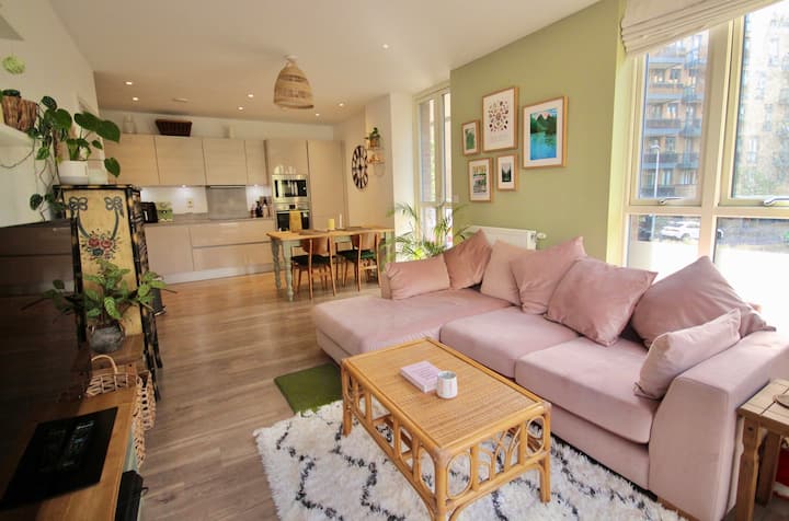 Homely 2-bed East London Flat - Stratford