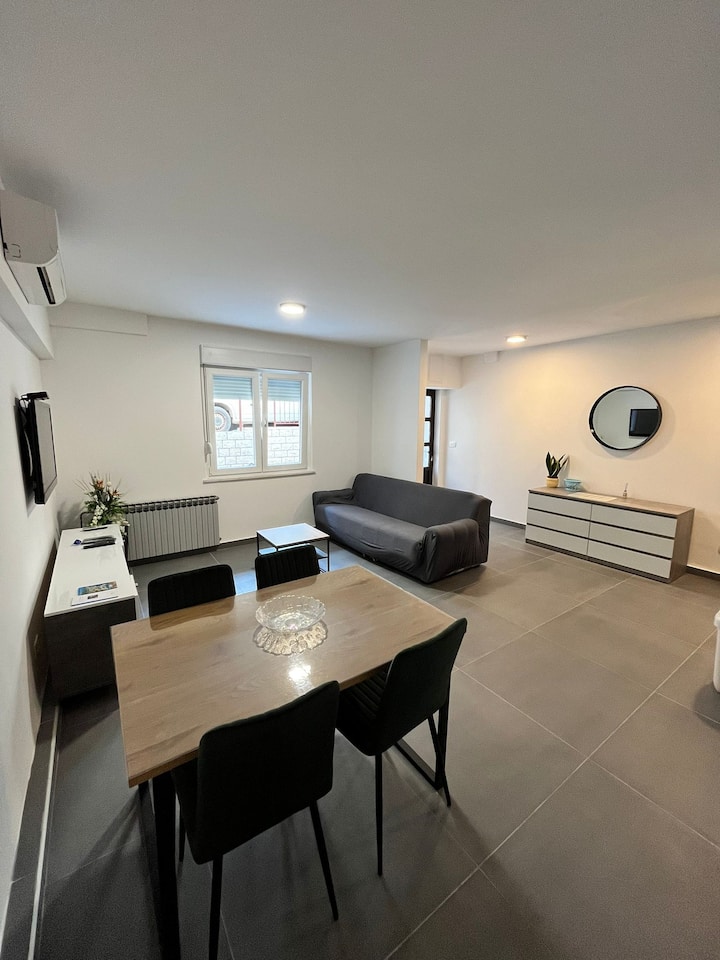 Beautiful Laura Apartment! - Podstrana