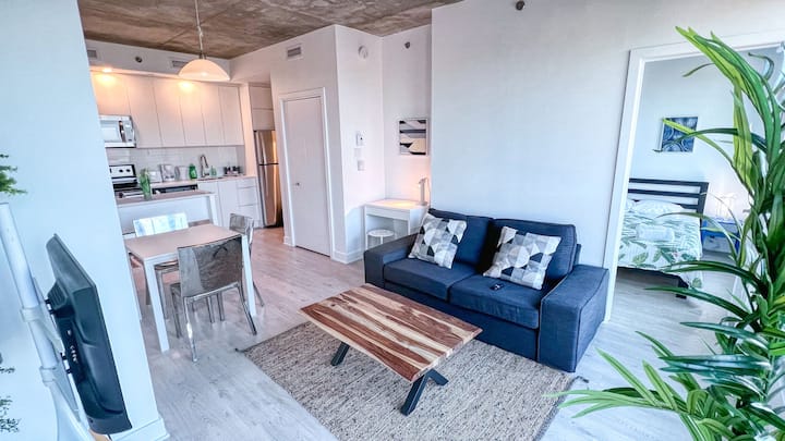 Downtown Fun Loft /W Parking - Montreal