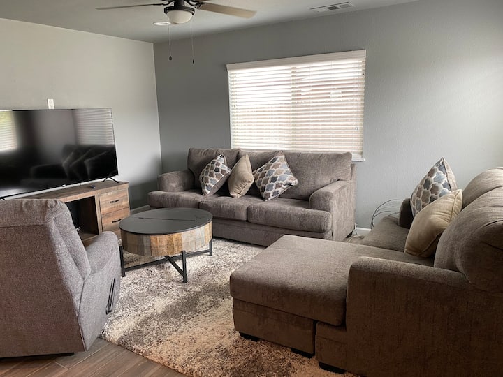 Cozy, Newly Renovated - Visalia, CA