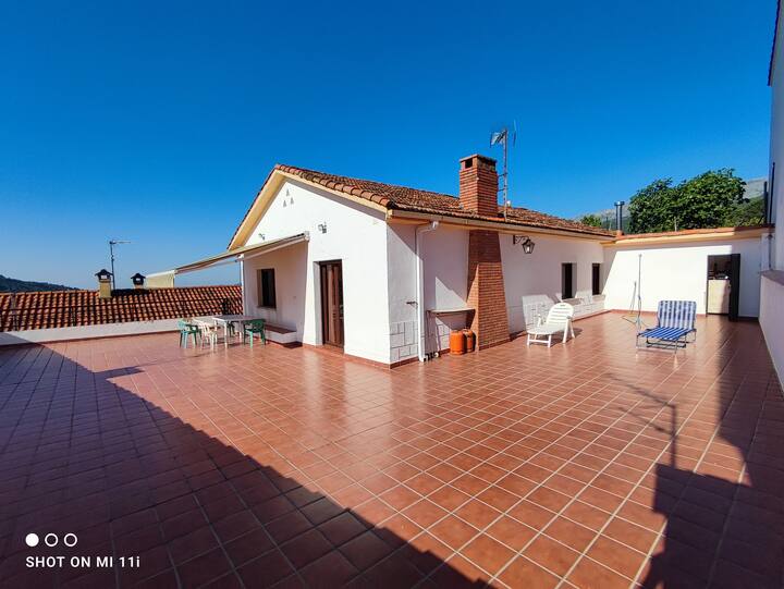 Chalet Con Terraza En El Arenal - Arenas de San Pedro