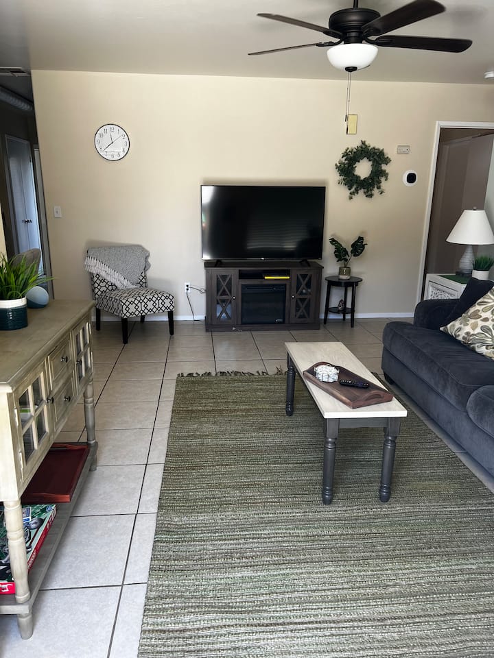 Bakersfield Riverlakes Apartment - Bakersfield, CA