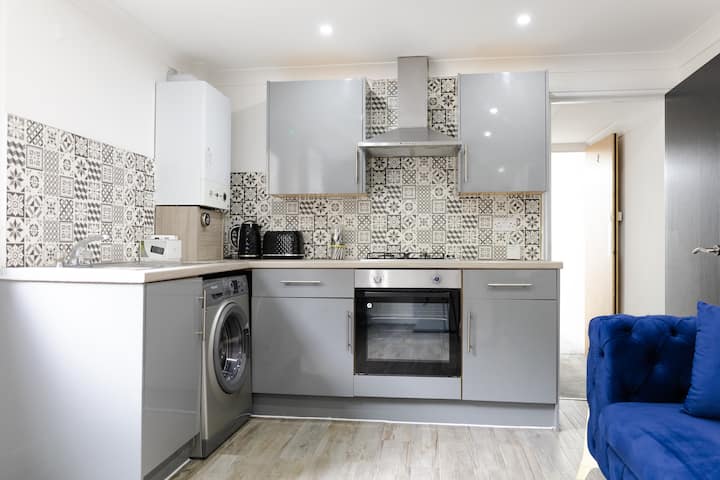 Chic Urban 2 Bedroom Apartments Near City Centre - Cardiff