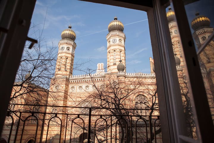Romantic Lux W/ Synagogue View - Budapest