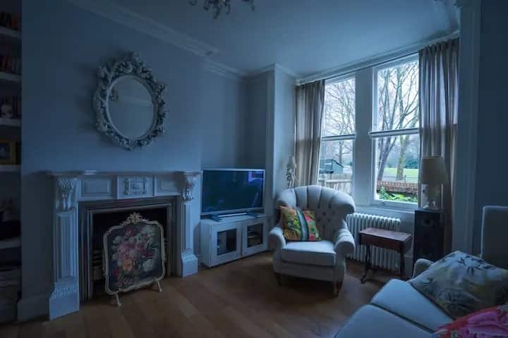 Sleeps 2-4, Tufnell Park Tube-near Eurostar/camden - London