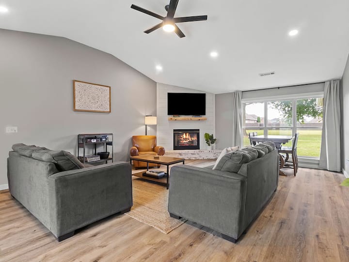 4br/3ba Rogers Home -3 Mi To Amp - Rogers, AR