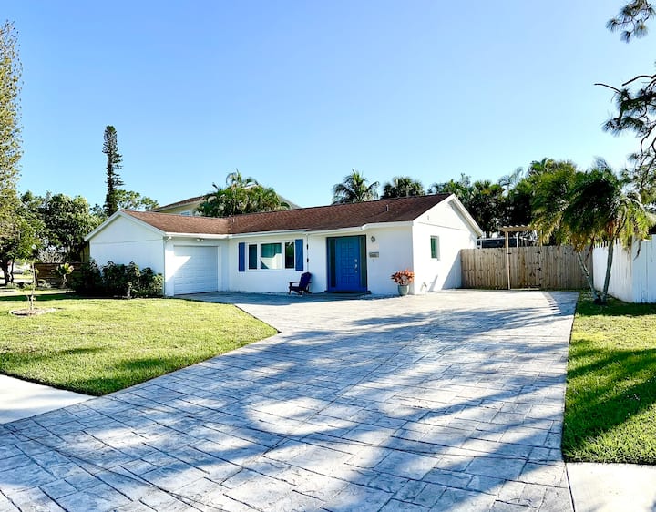 Beach House W/pool & Game Room! - Naples, FL