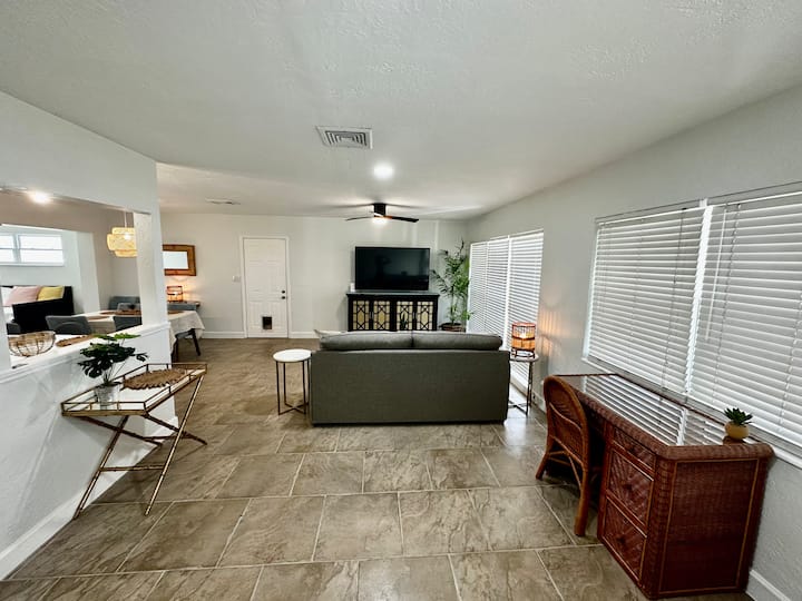 Spacious And Cozy Swfl Getaway - Fort Myers