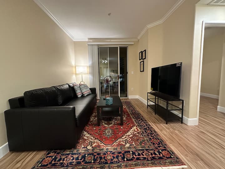 1-bedroom Condo In Irvine Close To Newport Beach - Costa Mesa, CA