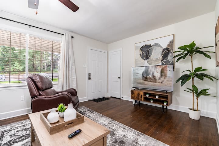 Cozy Hillcrest Home - Little Rock, AR