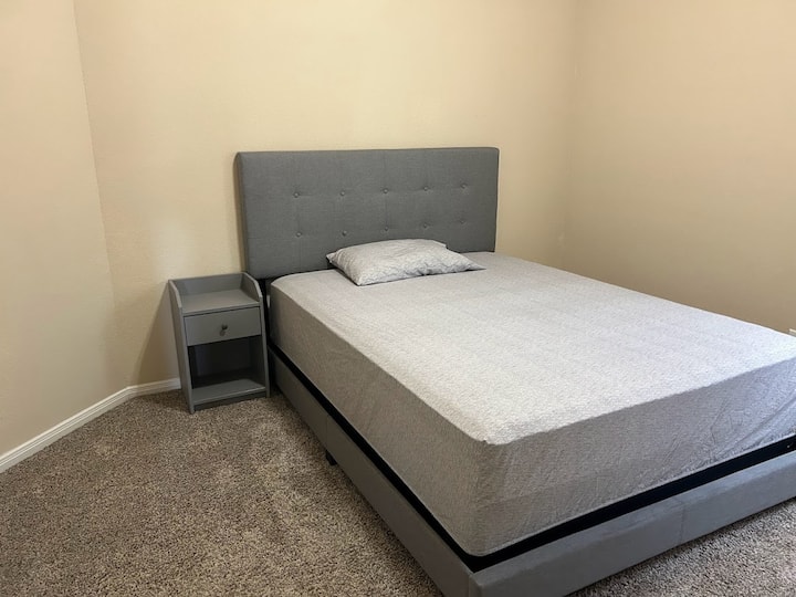 Private Room With Shared Bath - Katy, TX