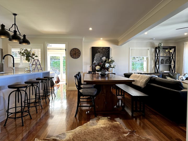 Cedar Guest House
Luxurious Winter Getaway - Canungra