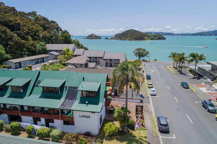 Swiss Chalet 9 - Seaview - Top Floor - A/c & Wi-fi - Paihia