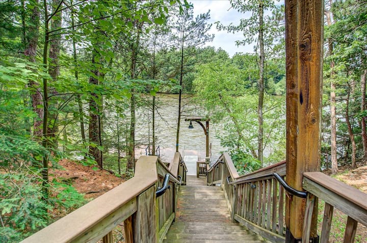 Family Fun Getaway, Steps From Wisconsin River! - Wisconsin Dells, WI