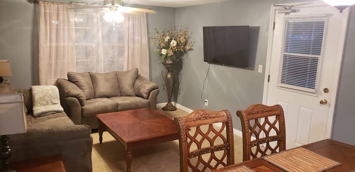 Emerald Family House. 2 Minutes Downtown Mt Dora - Mount Dora, FL