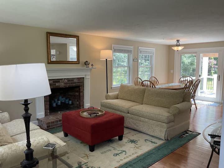 Centrally Located 3 Bedroom W Large Deck Private - Harwich, MA